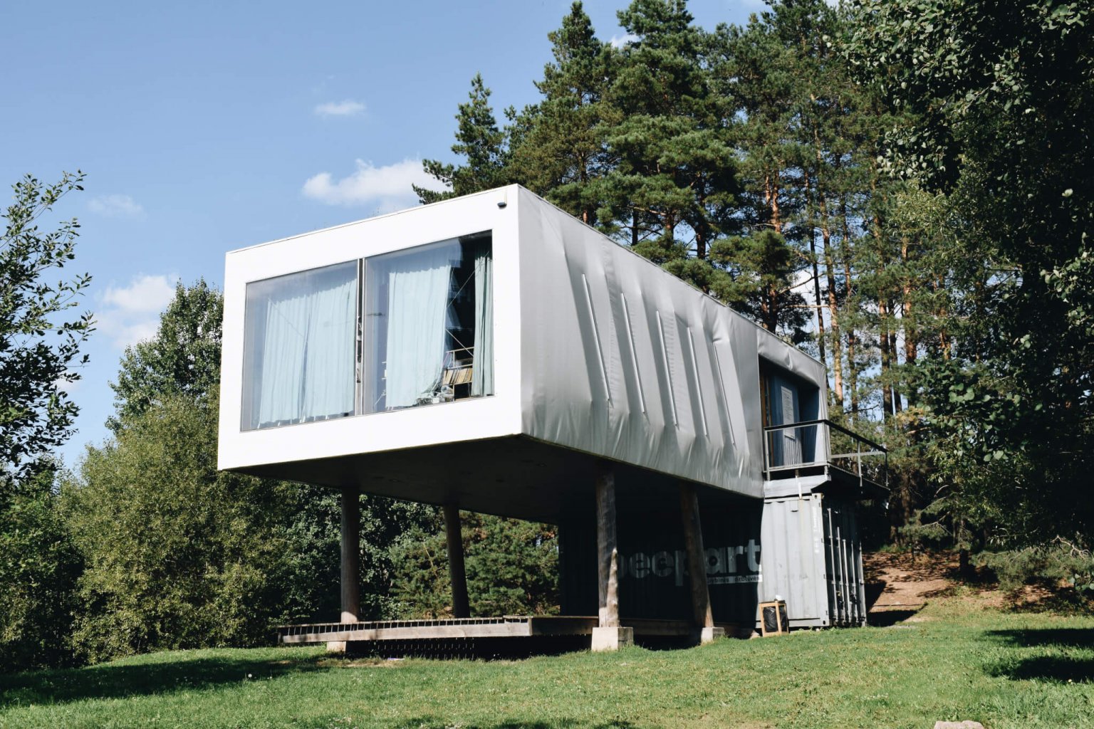 Aplankykite Pilaitę: su piliaviete, malūnu ir tvirtoves primenančiais ...